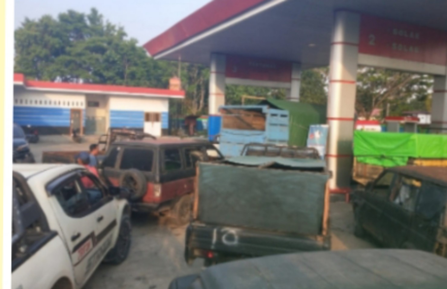 SPBU No.64-78607Melawi diduga Langgar aturan Pertamina SPBU No.64-78607Melawi diduga Langgar aturan Pertamina